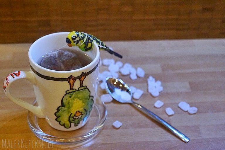 Selbst gestaltete Tasse mit passendem Teebeutelhalter - MalerKlecksi